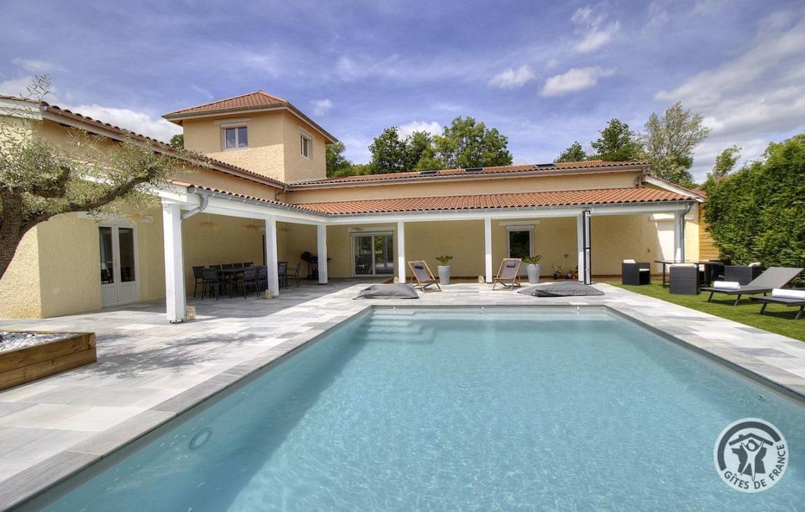 241 M² Gîte ∙ 6 Chambres ∙ 13 Personnes - Beaujolais