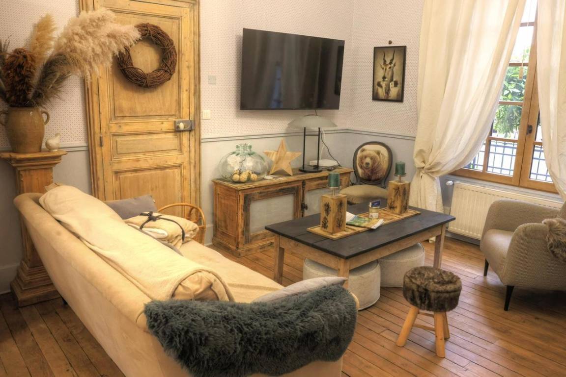 200 M² Gîte ∙ 4 Schlafzimmer ∙ 8 Gäste - Auvergne