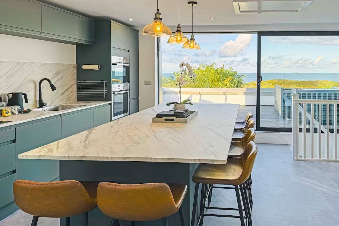 111 M² House ∙ 4 Bedrooms ∙ 7 Guests - Benllech