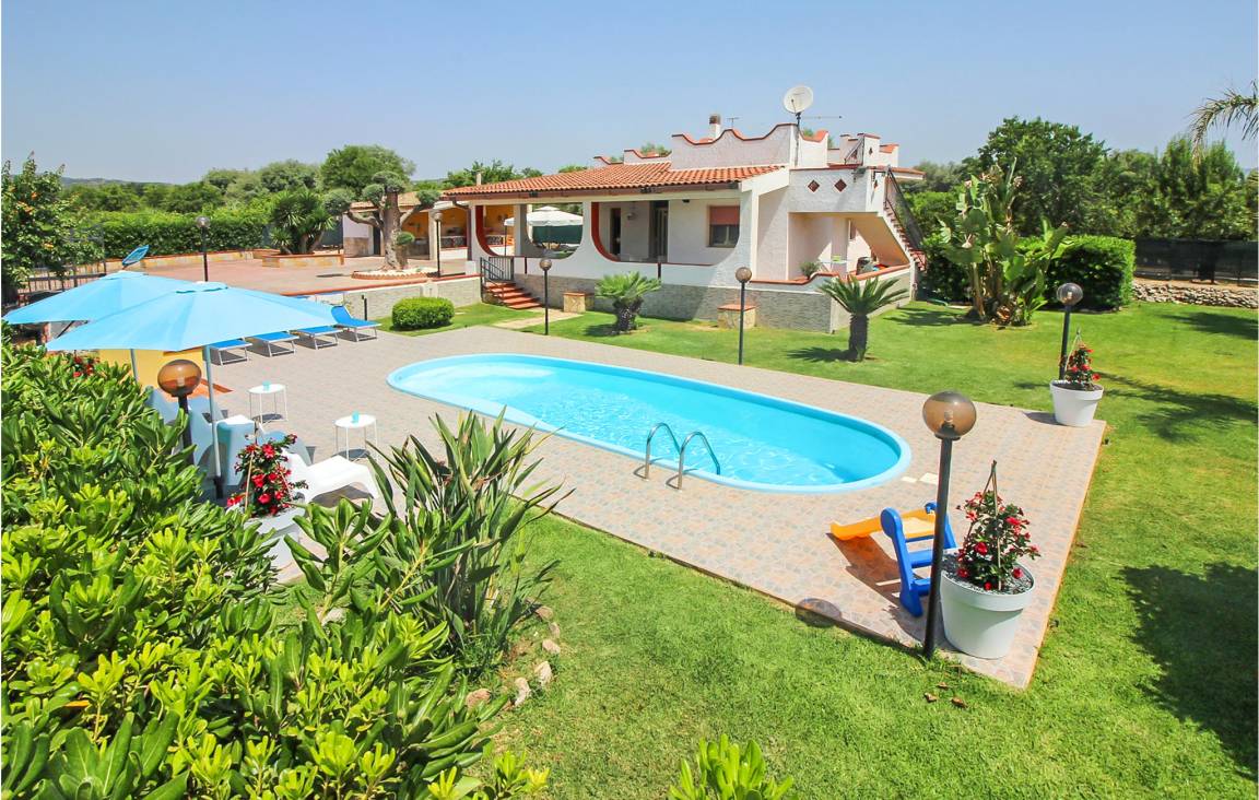 70 M² House ∙ 2 Bedrooms ∙ 4 Guests - Floridia