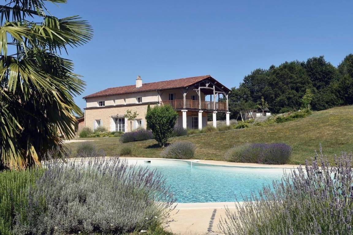 130 M² House ∙ 1 Bedroom ∙ 2 Guests - Lalinde