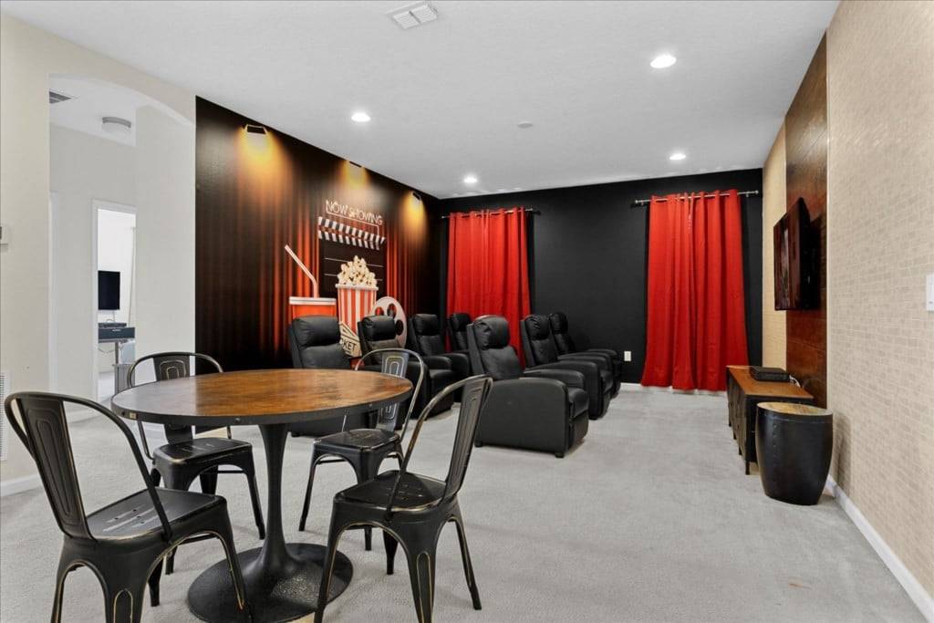 Villa ∙ 10 Bedrooms ∙ 23 Guests - Davenport, FL