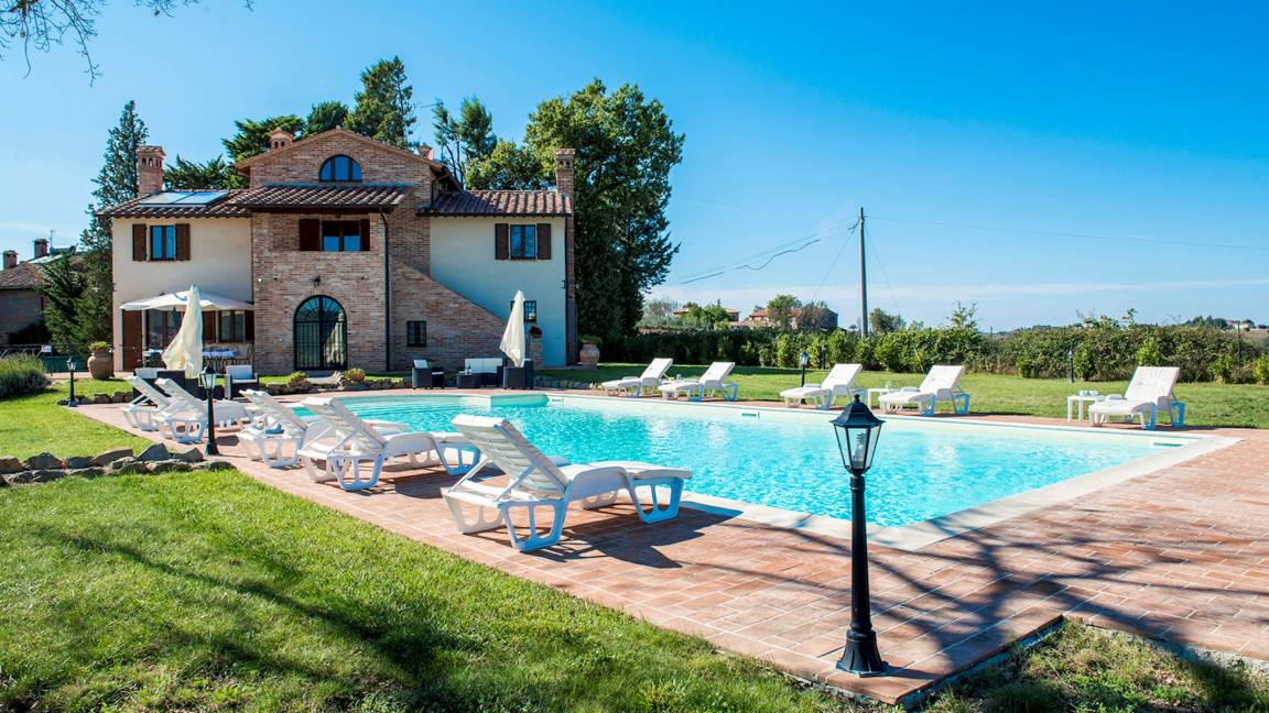 270 M² Villa ∙ 4 Bedrooms ∙ 10 Guests - Castiglione del Lago