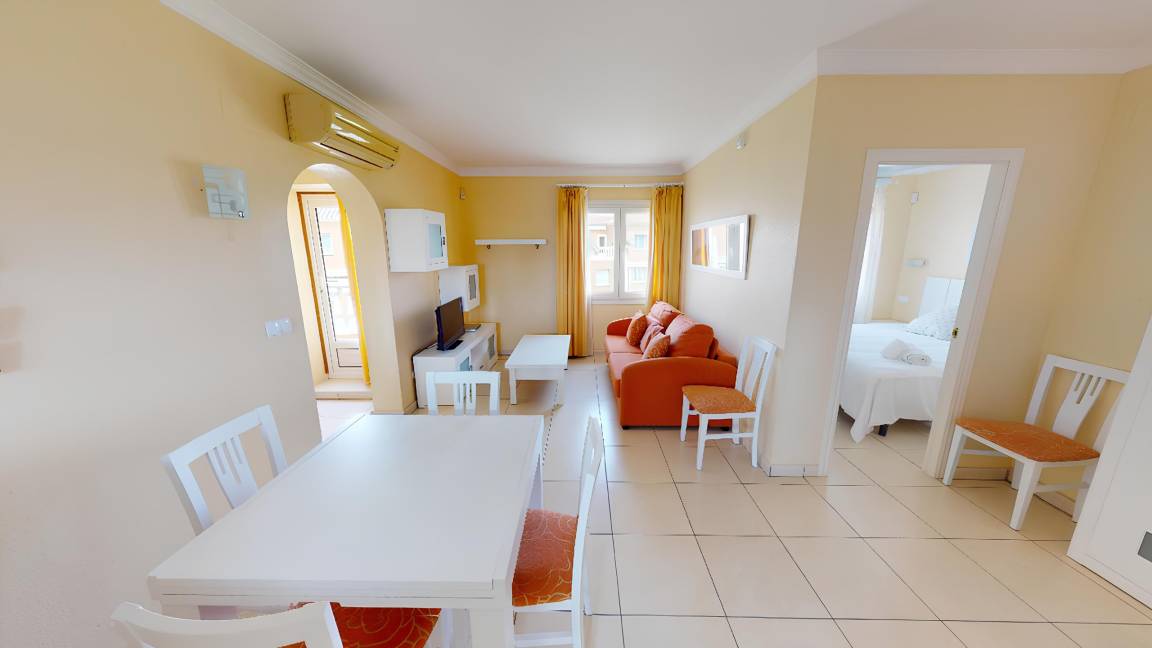 65 M² Ferienwohnung ∙ 2 Schlafzimmer ∙ 4 Gäste - Oliva