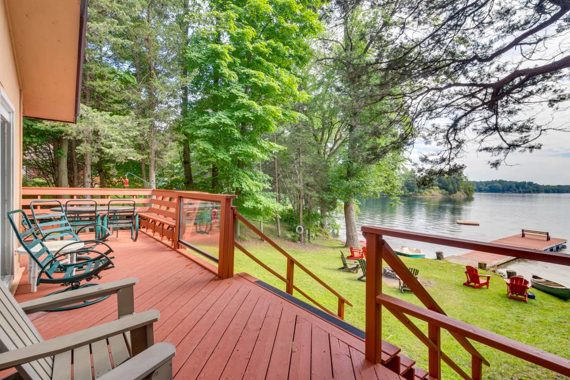 232 M² Cottage ∙ 5 Bedrooms ∙ 11 Guests - Ontario