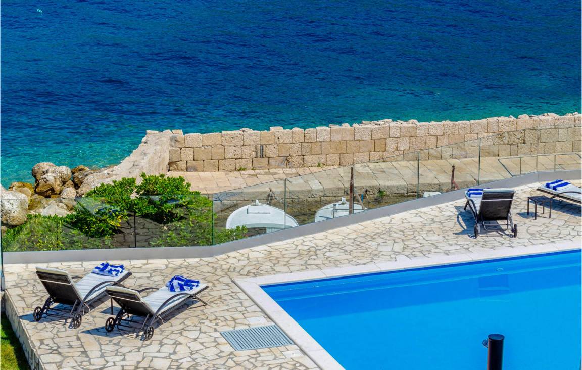 260 M² Talo ∙ 4 Makuuhuonetta ∙ 8 Vierasta - Lumbarda