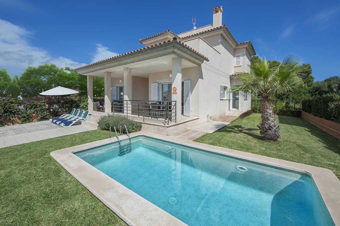 181 M² Villa ∙ 4 Bedrooms ∙ 8 Guests - Alcúdia