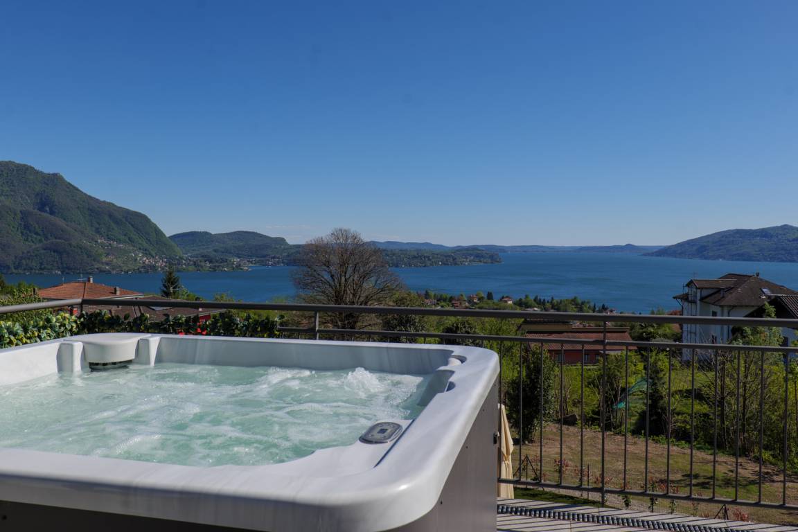 210 M² Apartment ∙ 4 Bedrooms ∙ 12 Guests - Verbania