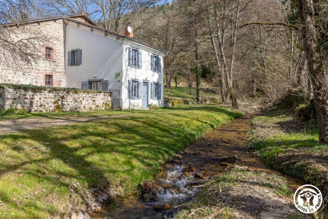 77 M² Gîte ∙ 2 Chambres ∙ 4 Personnes - Auvergne