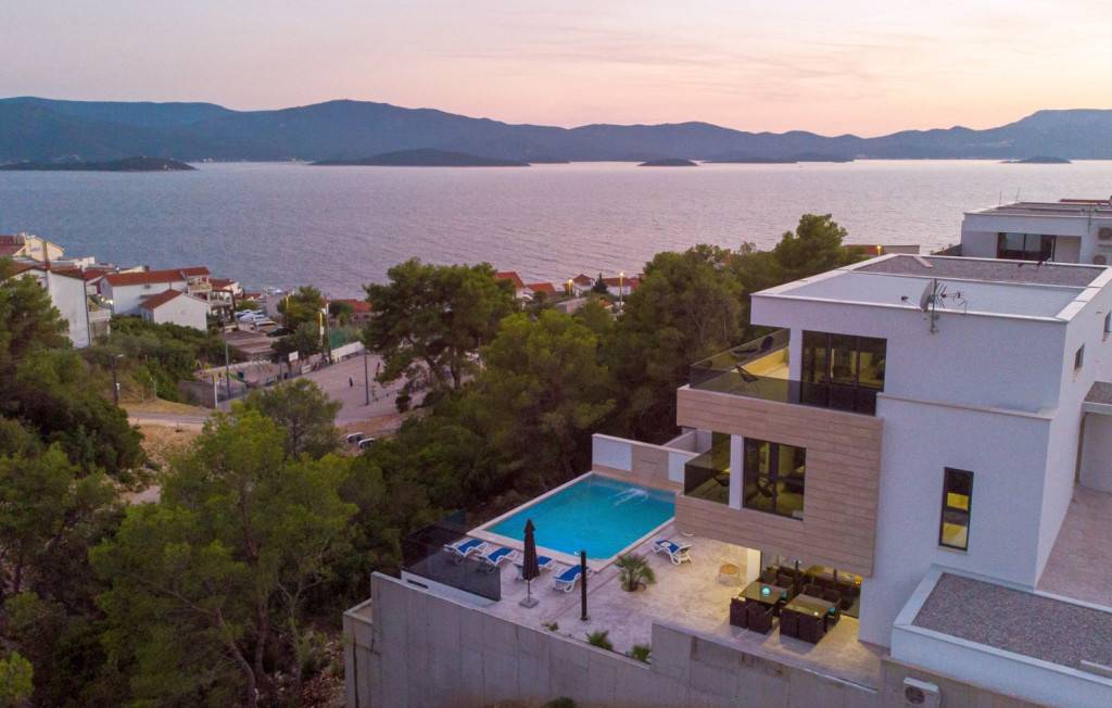 200 M² Villa ∙ 4 Bedrooms ∙ 8 Guests - Neum