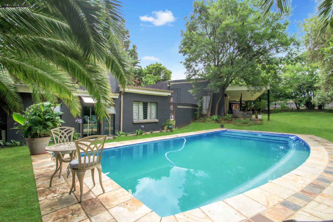 230 M² House ∙ 5 Bedrooms ∙ 12 Guests - Sandton