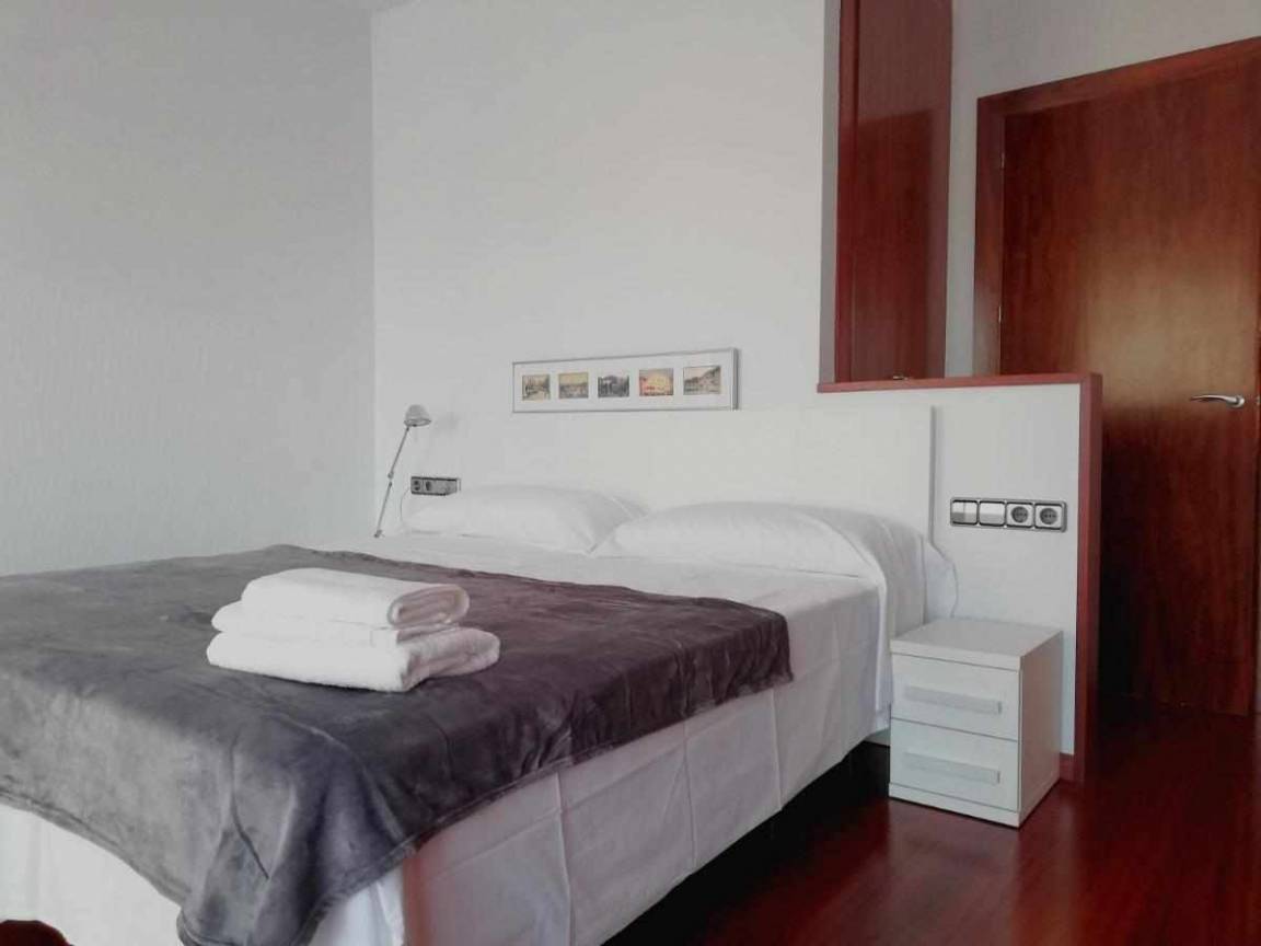 100 M² Apartment ∙ 2 Bedrooms ∙ 4 Guests - Vic