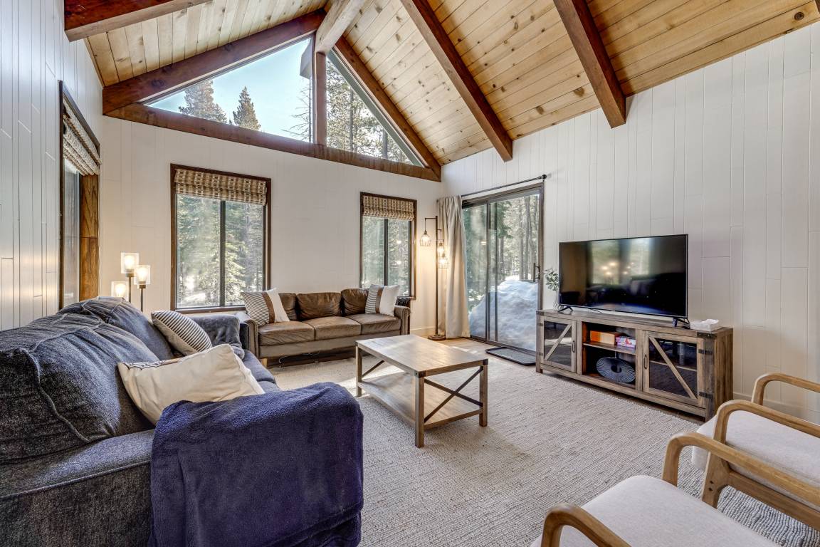 143 M² House ∙ 3 Bedrooms ∙ 8 Guests - Truckee, CA