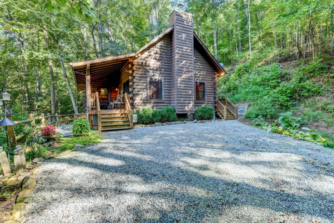 102 M² House ∙ 2 Bedrooms ∙ 7 Guests - Maggie Valley, NC
