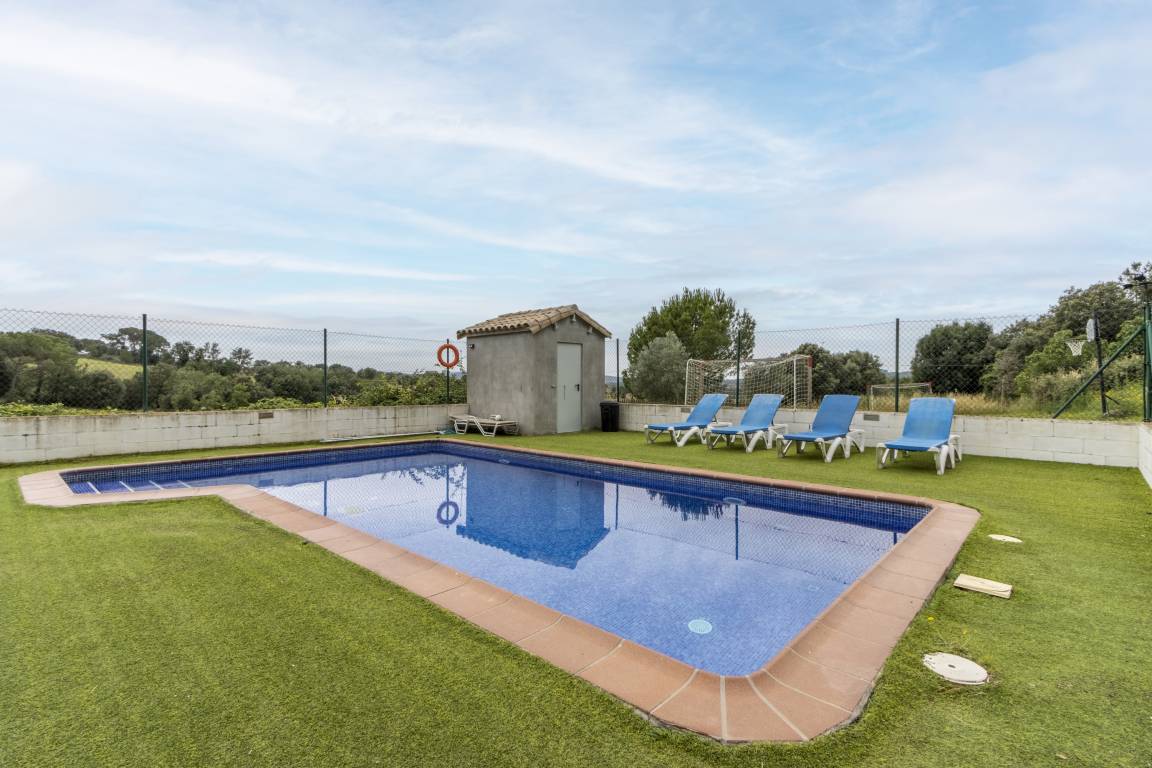 300 M² Huis ∙ 7 Slaapkamers ∙ 16 Gasten - Berga