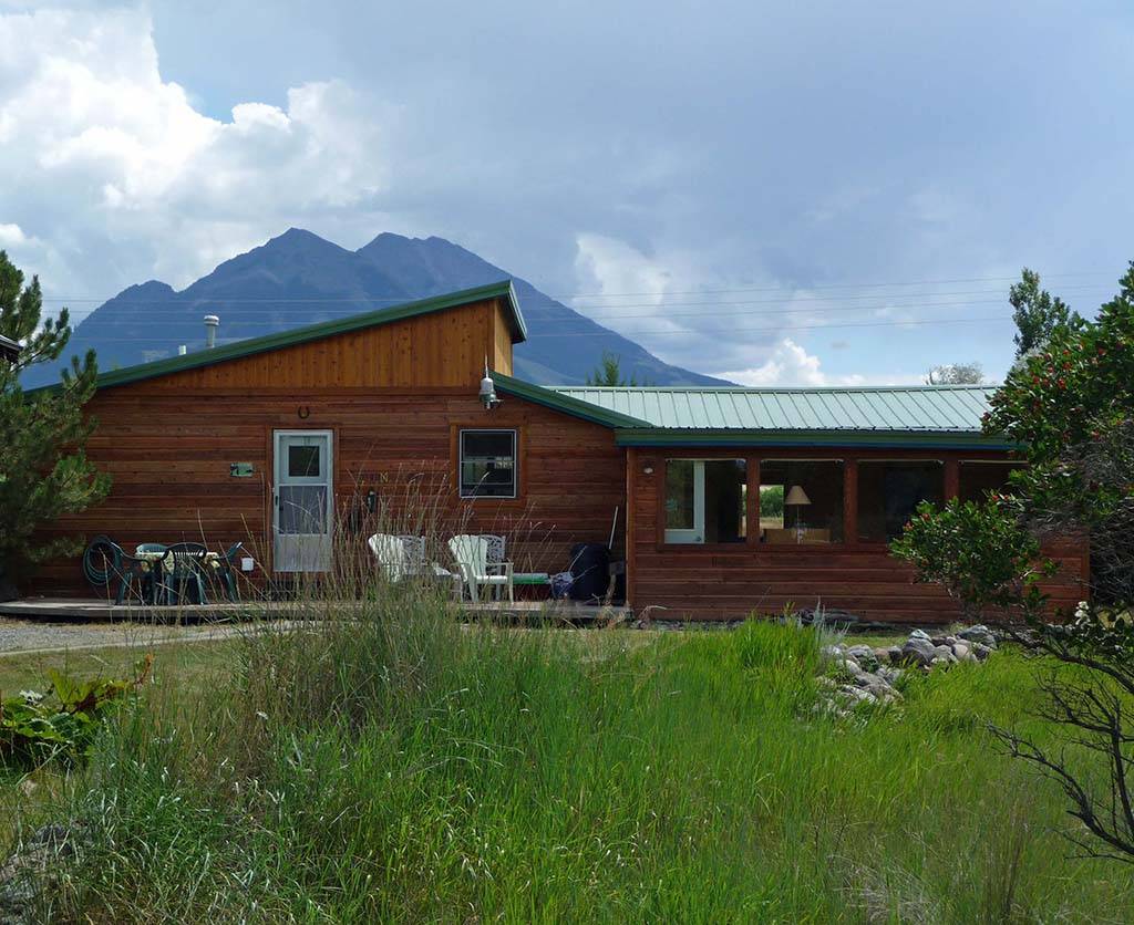 102 M² House ∙ 2 Bedrooms ∙ 4 Guests - Emigrant, MT