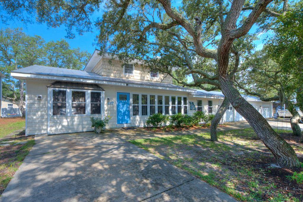 House ∙ 4 Bedrooms ∙ 9 Guests - Oak Island, NC