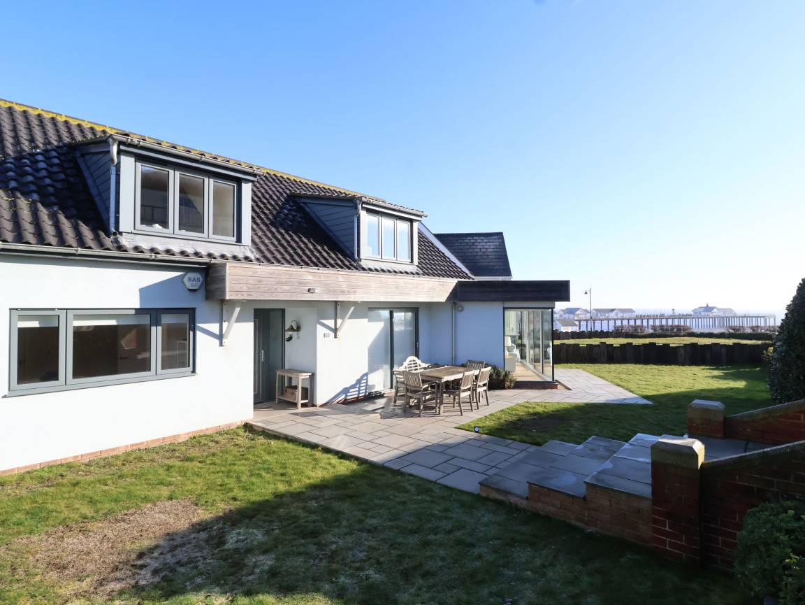 Cottage ∙ 4 Bedrooms ∙ 8 Guests - Walberswick