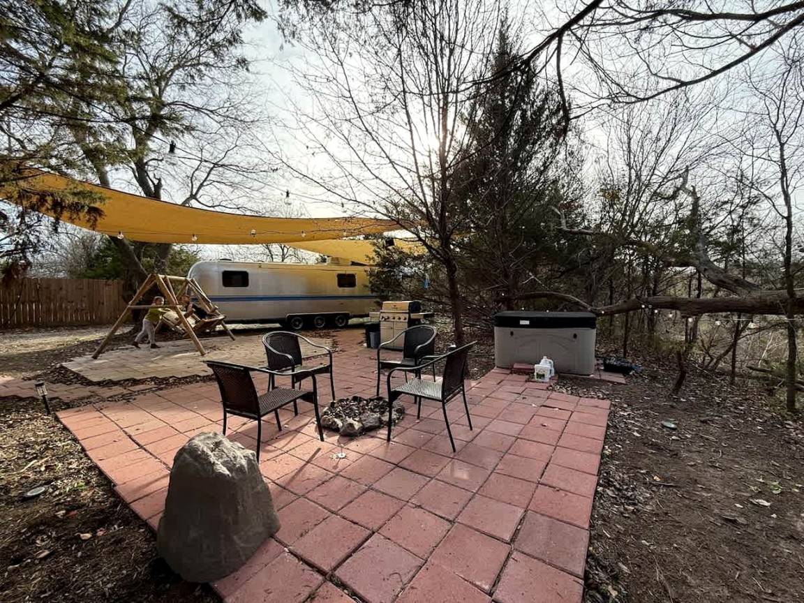 Caravan ∙ 1 Bedroom ∙ 4 Guests - Medicine Park, OK