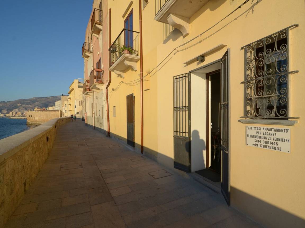 80 M² Apartment ∙ 3 Bedrooms ∙ 8 Guests - Trapani