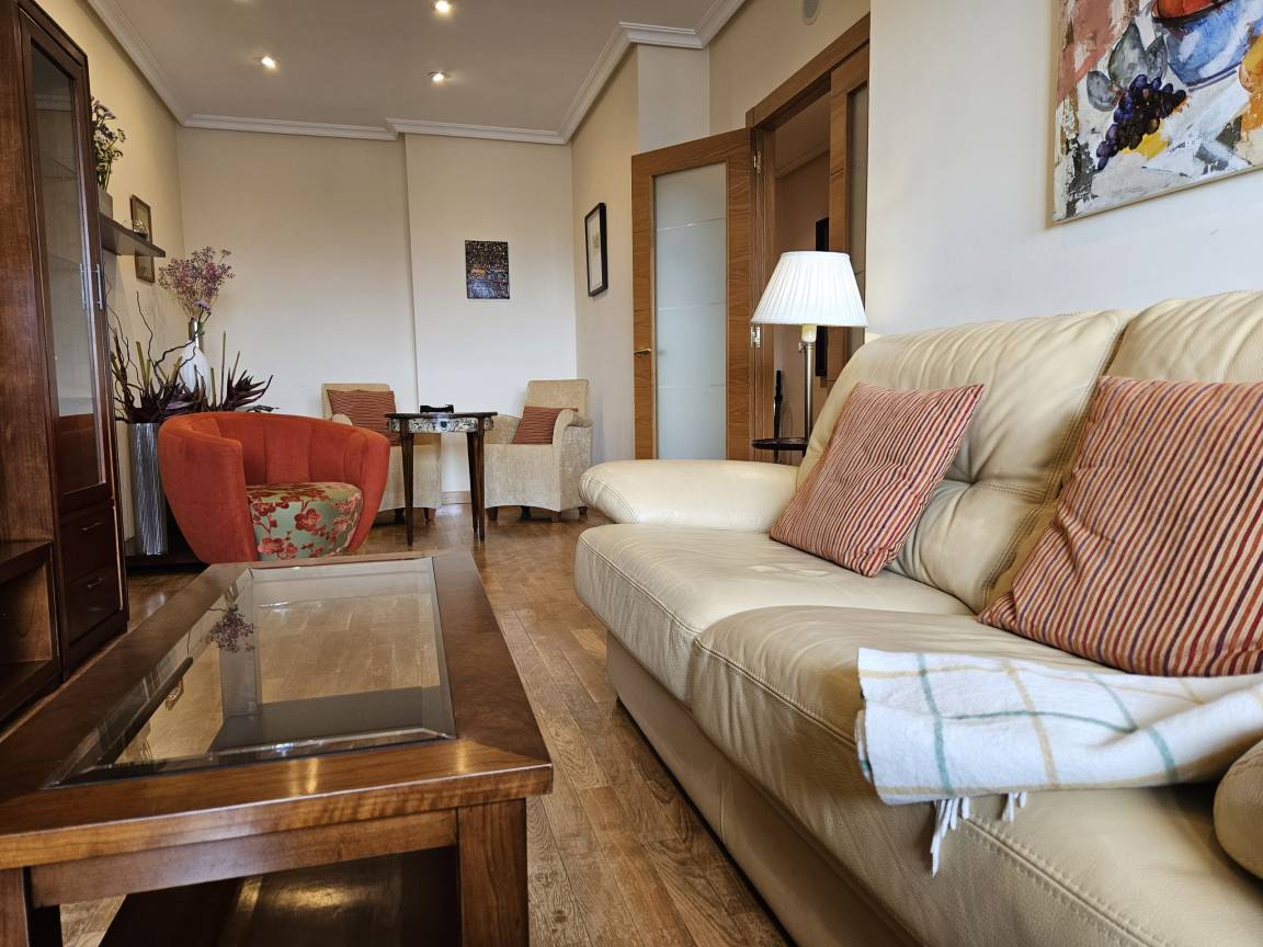 107 M² Apartamento ∙ 2 Habitaciones ∙ 4 Huéspedes - Oviedo