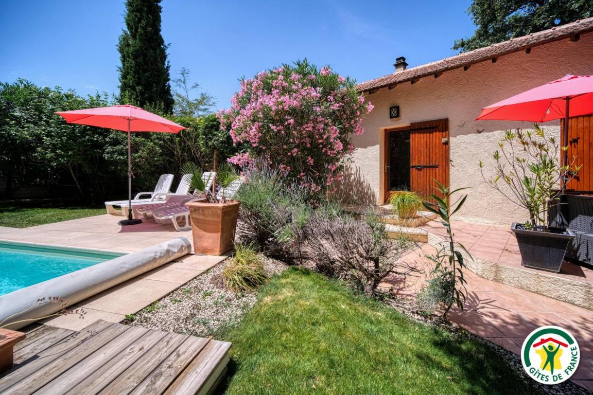 110 M² Gîte ∙ 4 Chambres ∙ 8 Personnes - Visan