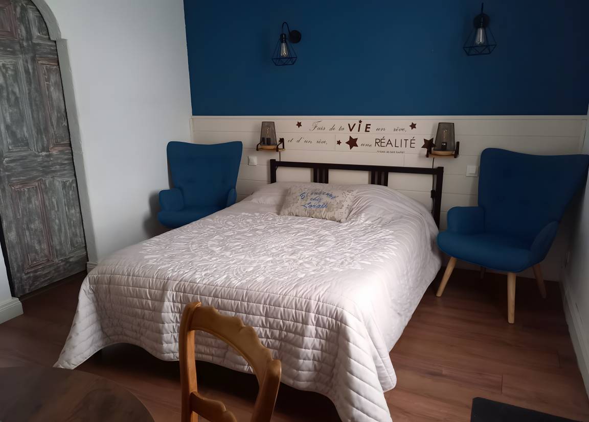 20 M² Chambre D'hôtes ∙ 1 Chambre ∙ 2 Personnes - Gennes