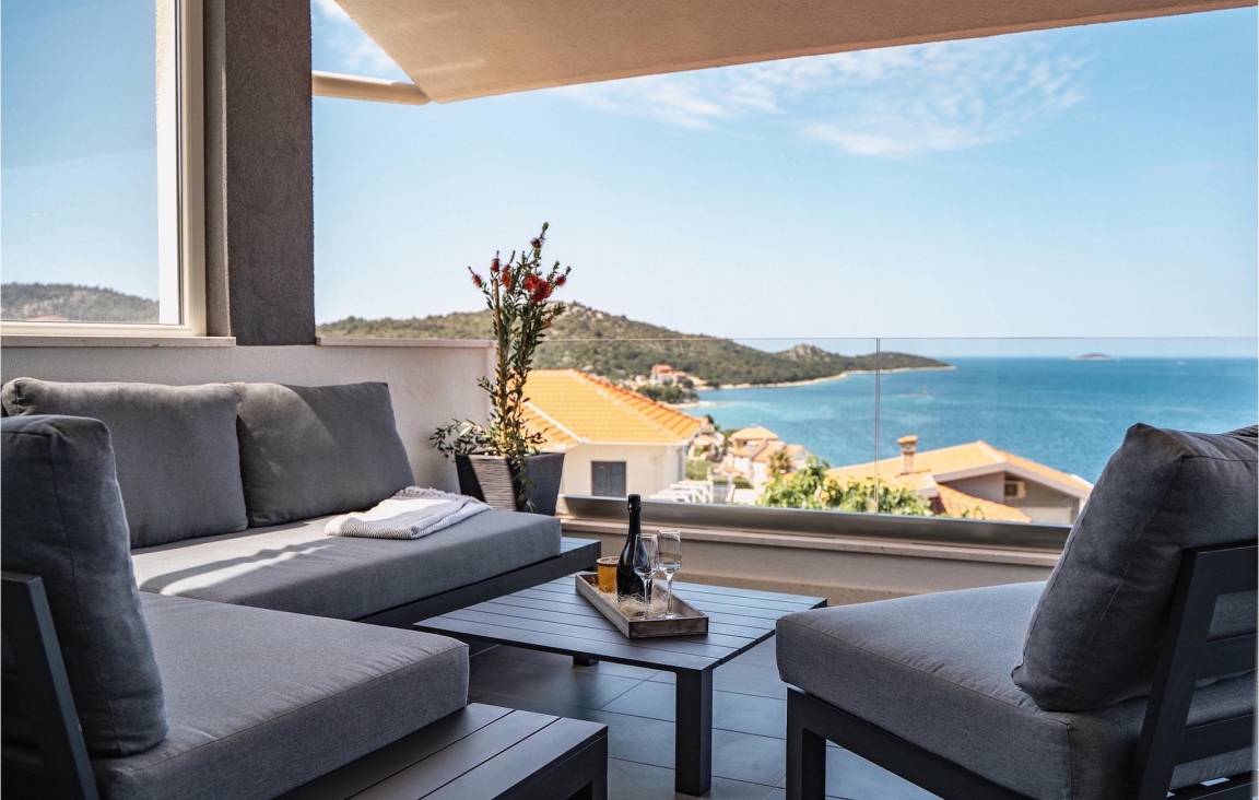 190 M² House ∙ 3 Bedrooms ∙ 8 Guests - Primošten