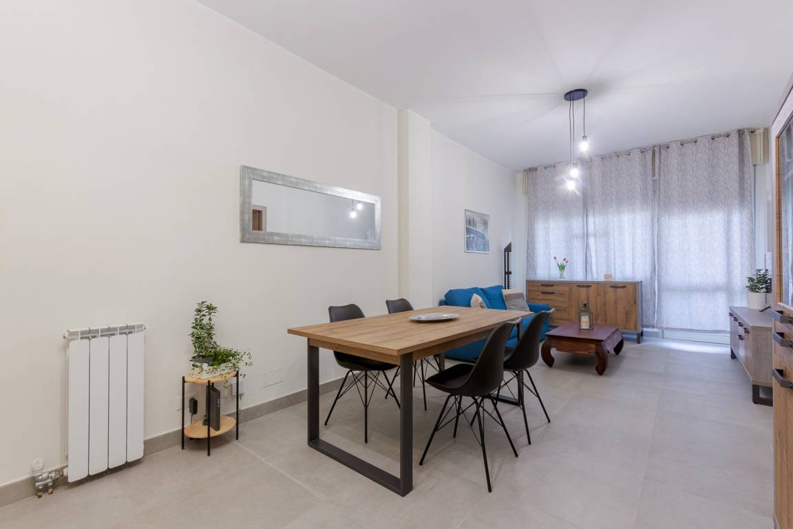 80 M² Apartamento ∙ 2 Quartos ∙ 6 Hóspedes - Ferrara