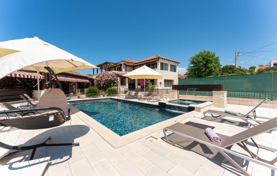 300 M² Villa ∙ 4 Bedrooms ∙ 10 Guests - Vir, Kroatien