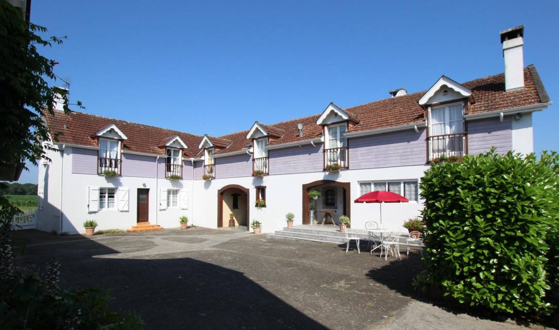 130 M² Gîte ∙ 4 Chambres ∙ 6 Personnes - Oloron-Sainte-Marie