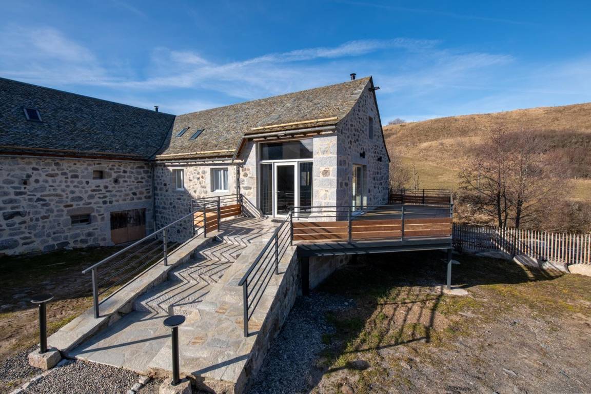 140 M² Gîte ∙ 4 Chambres ∙ 8 Personnes - Nasbinals