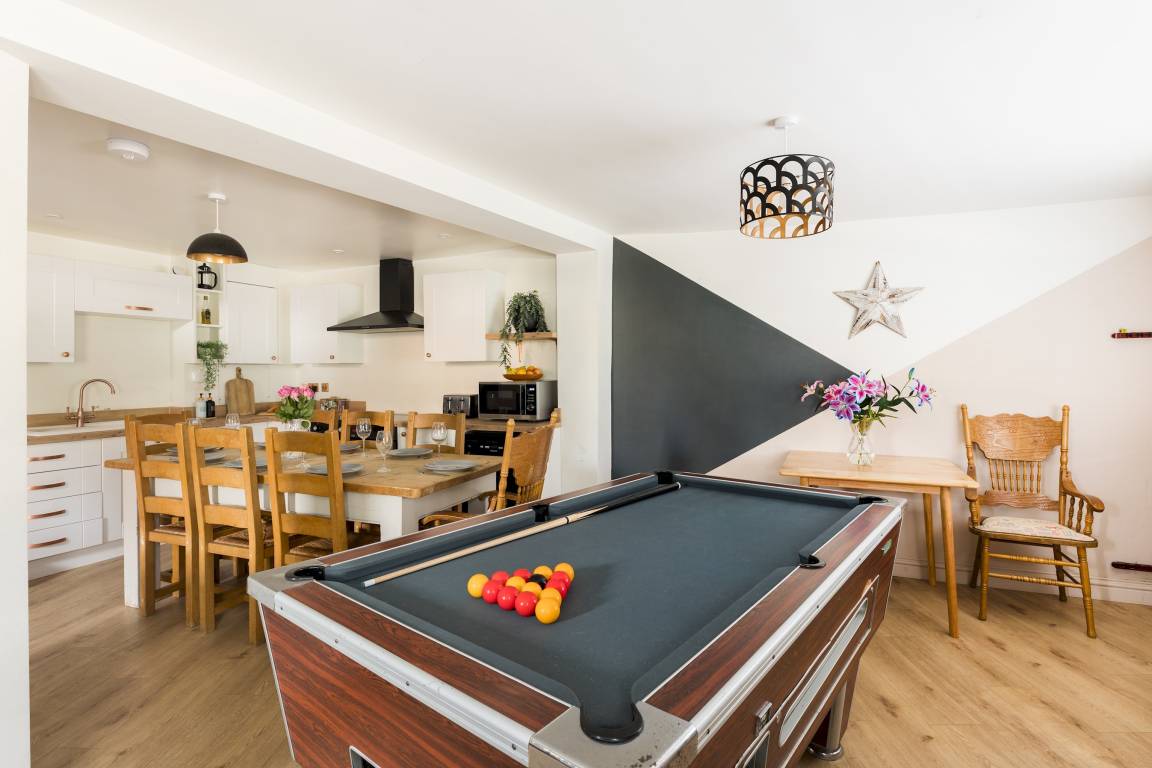 149 M² House ∙ 9 Bedrooms ∙ 18 Guests - Stroud