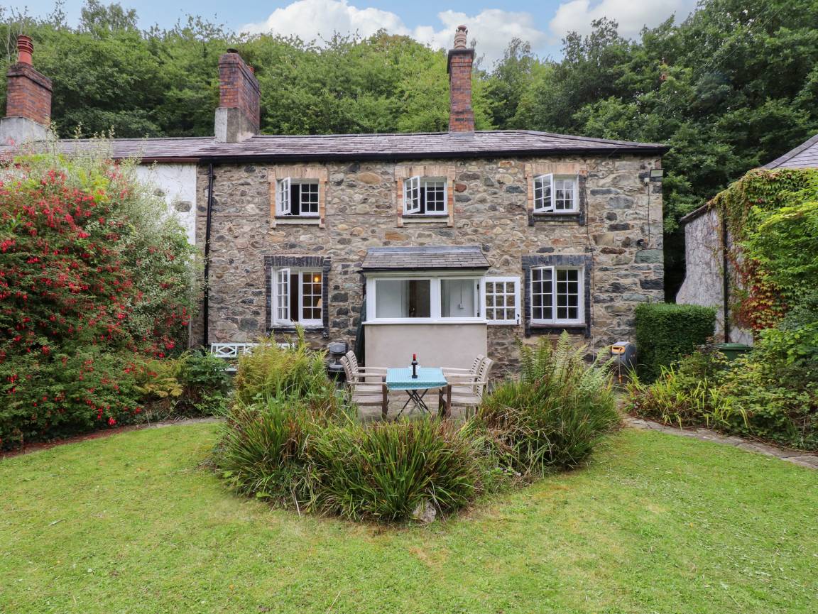 Cottage ∙ 2 Bedrooms ∙ 4 Guests - Bangor