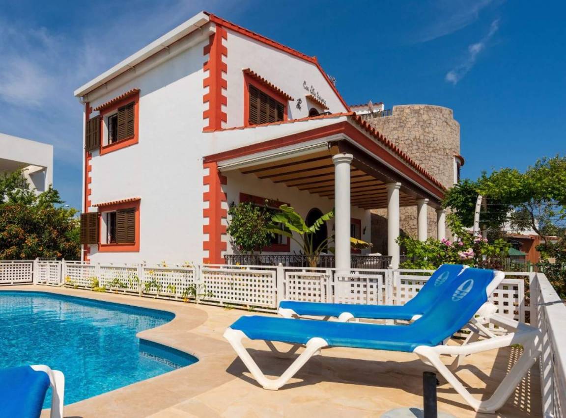250 M² Villa ∙ 4 Bedrooms ∙ 6 Guests - Ibiza (town)
