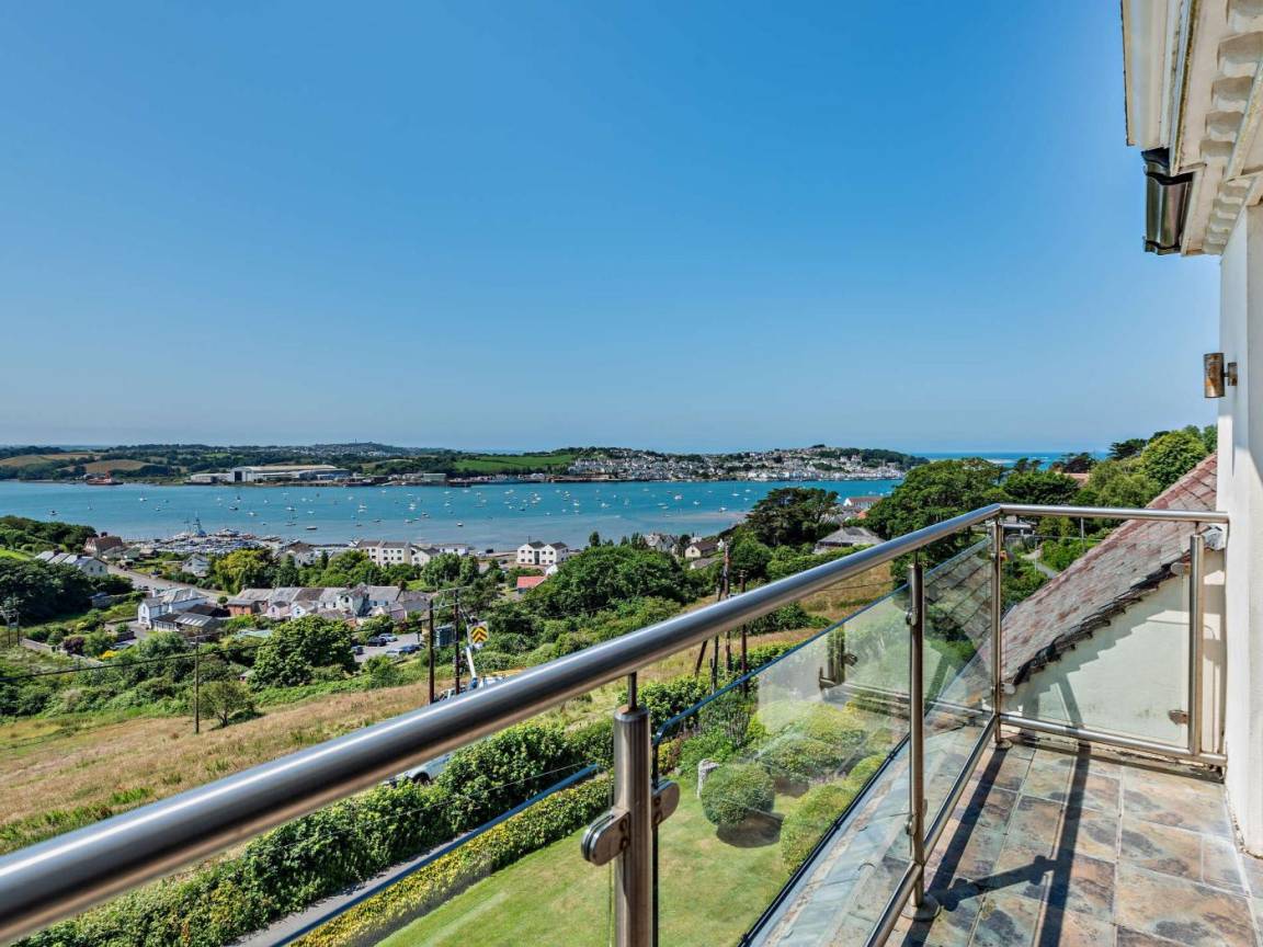 Cottage ∙ 11 Bedrooms ∙ 24 Guests - Appledore