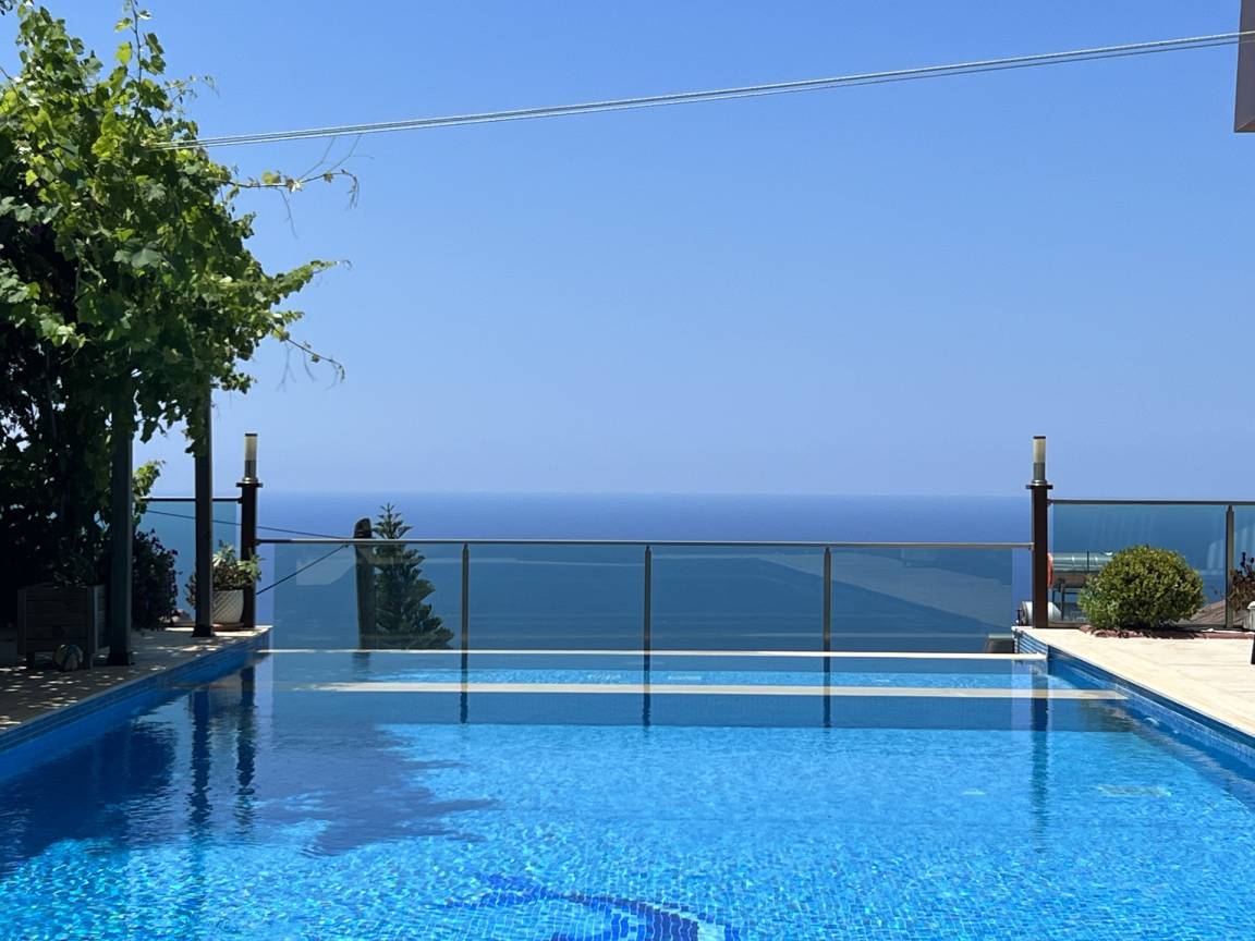350 M² Villa ∙ 4 Bedrooms ∙ 9 Guests - Alanya