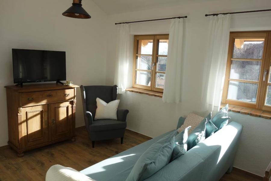 60 M² Ferienwohnung ∙ 1 Schlafzimmer ∙ 5 Gäste - Ebersberg