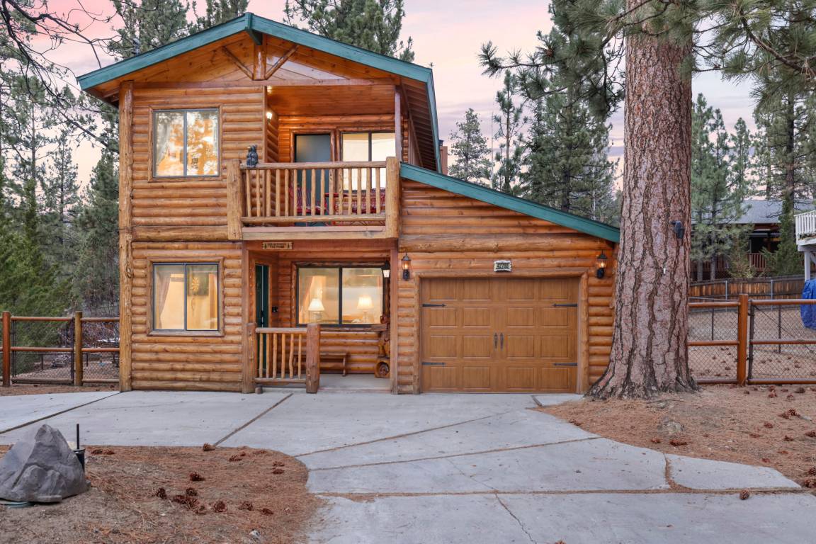 139 M² Cabin ∙ 2 Bedrooms ∙ 7 Guests - Big Bear, CA