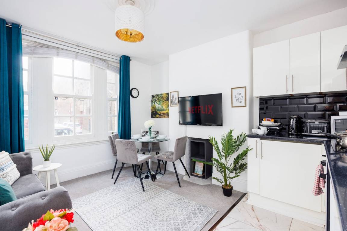 96 M² House ∙ 2 Bedrooms ∙ 3 Guests - Bloomsbury