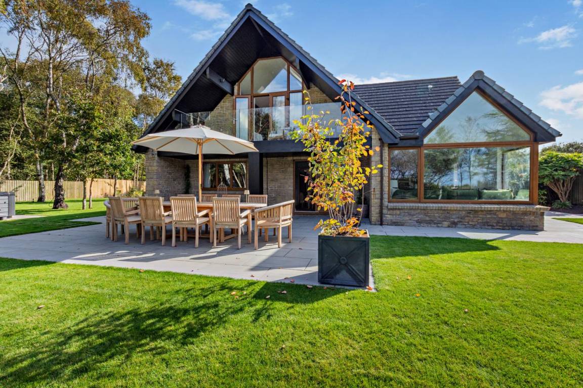 Cottage ∙ 6 Bedrooms ∙ 12 Guests - Southport