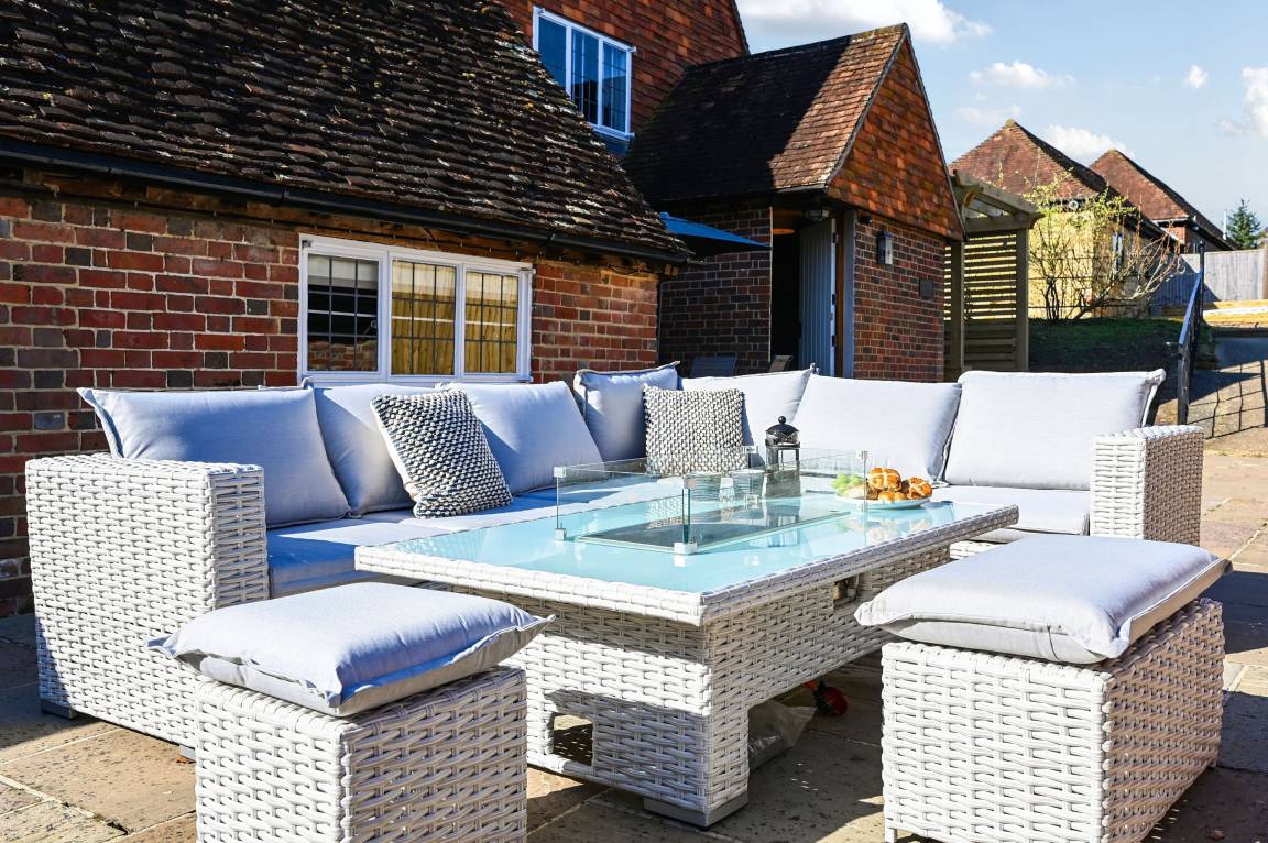 Cottage ∙ 5 Bedrooms ∙ 12 Guests - Crowborough