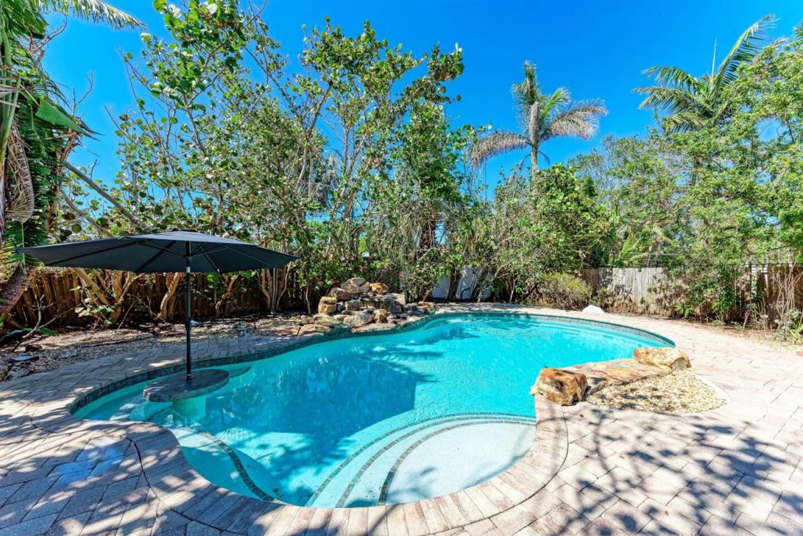 House ∙ 2 Bedrooms ∙ 6 Guests - Anna Maria Island, FL