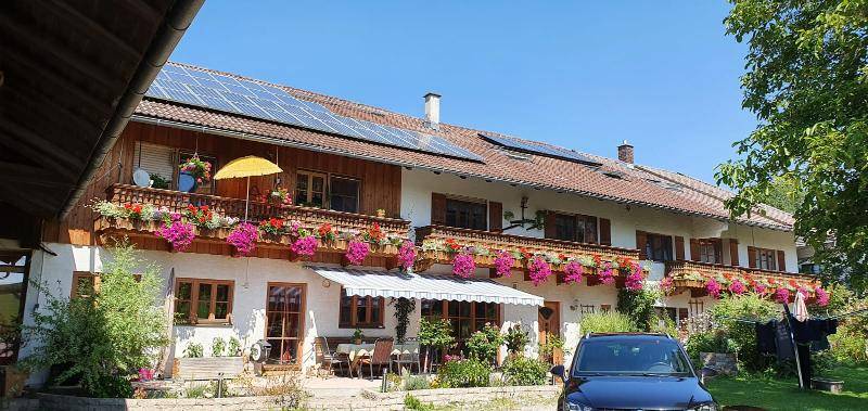100 M² Ferienwohnung ∙ 3 Schlafzimmer ∙ 8 Gäste - Bad Endorf