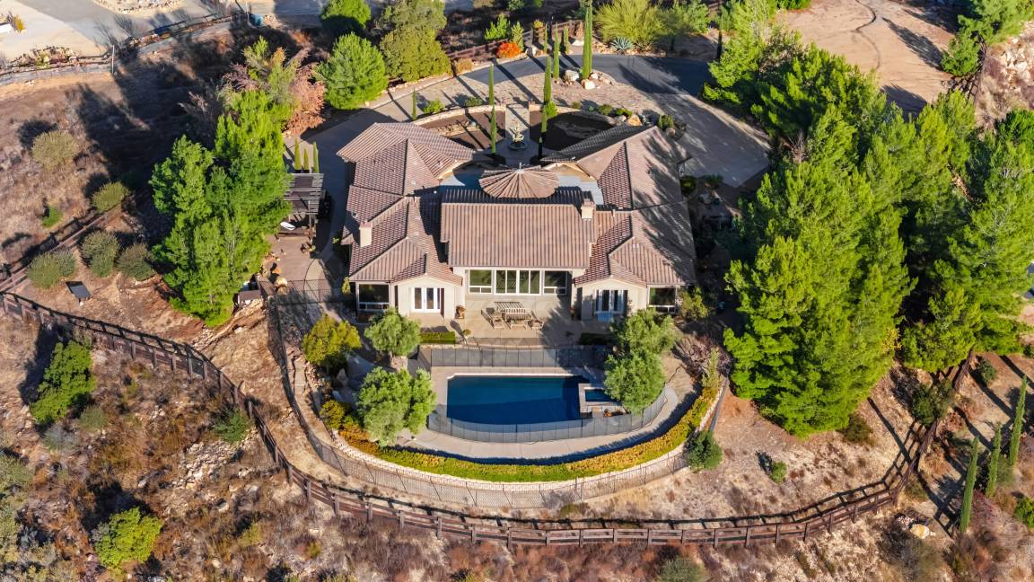 427 M² House ∙ 4 Bedrooms ∙ 10 Guests - Menifee, CA