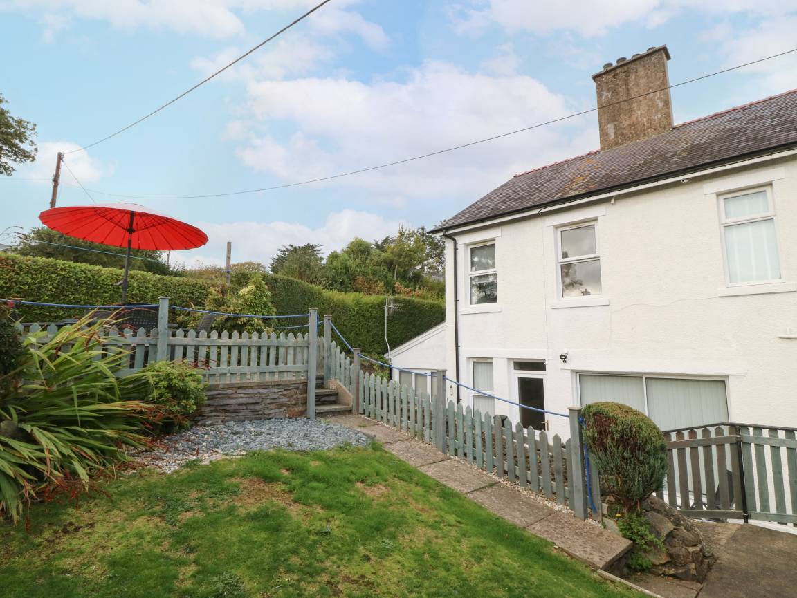 Cottage ∙ 2 Bedrooms ∙ 4 Guests - Pwllheli