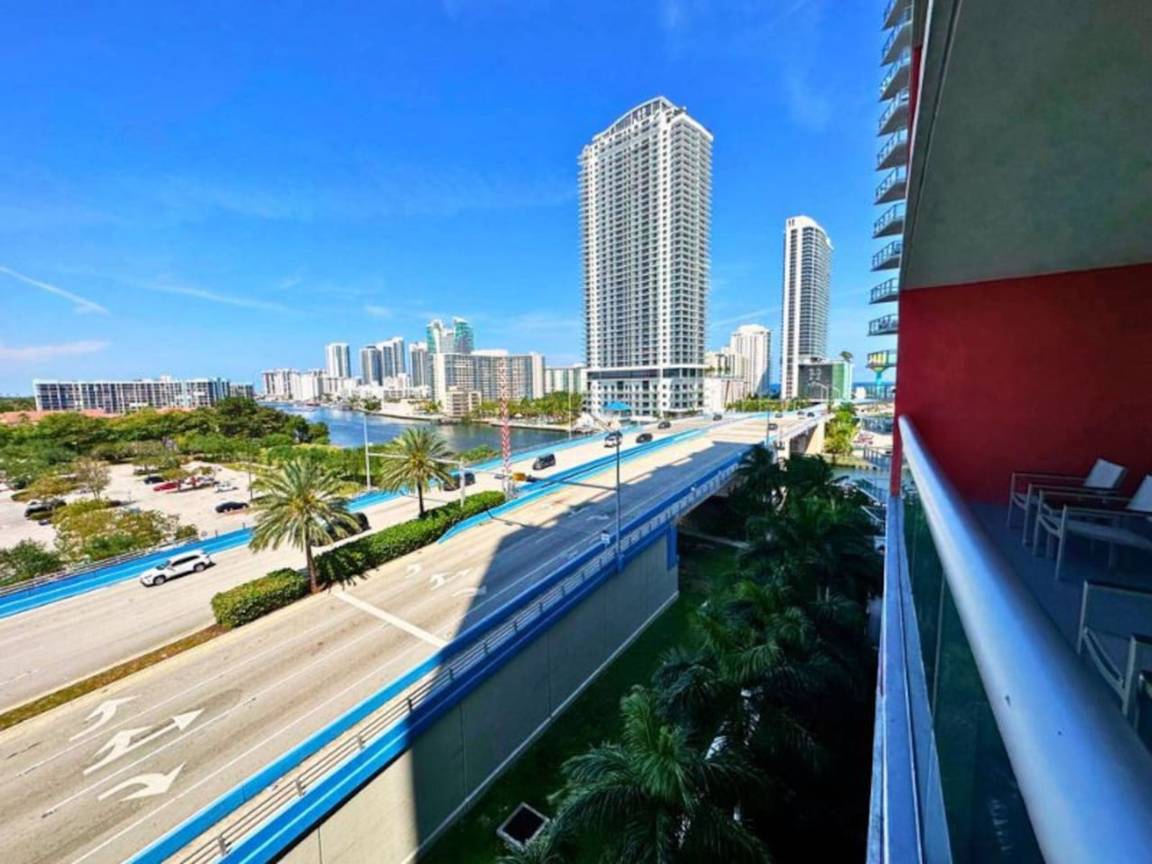 1095 M² Apartment ∙ 2 Bedrooms ∙ 6 Guests - Hallandale Beach, FL