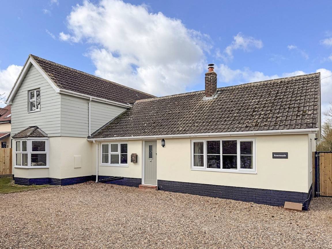Cottage ∙ 4 Bedrooms ∙ 8 Guests - Suffolk