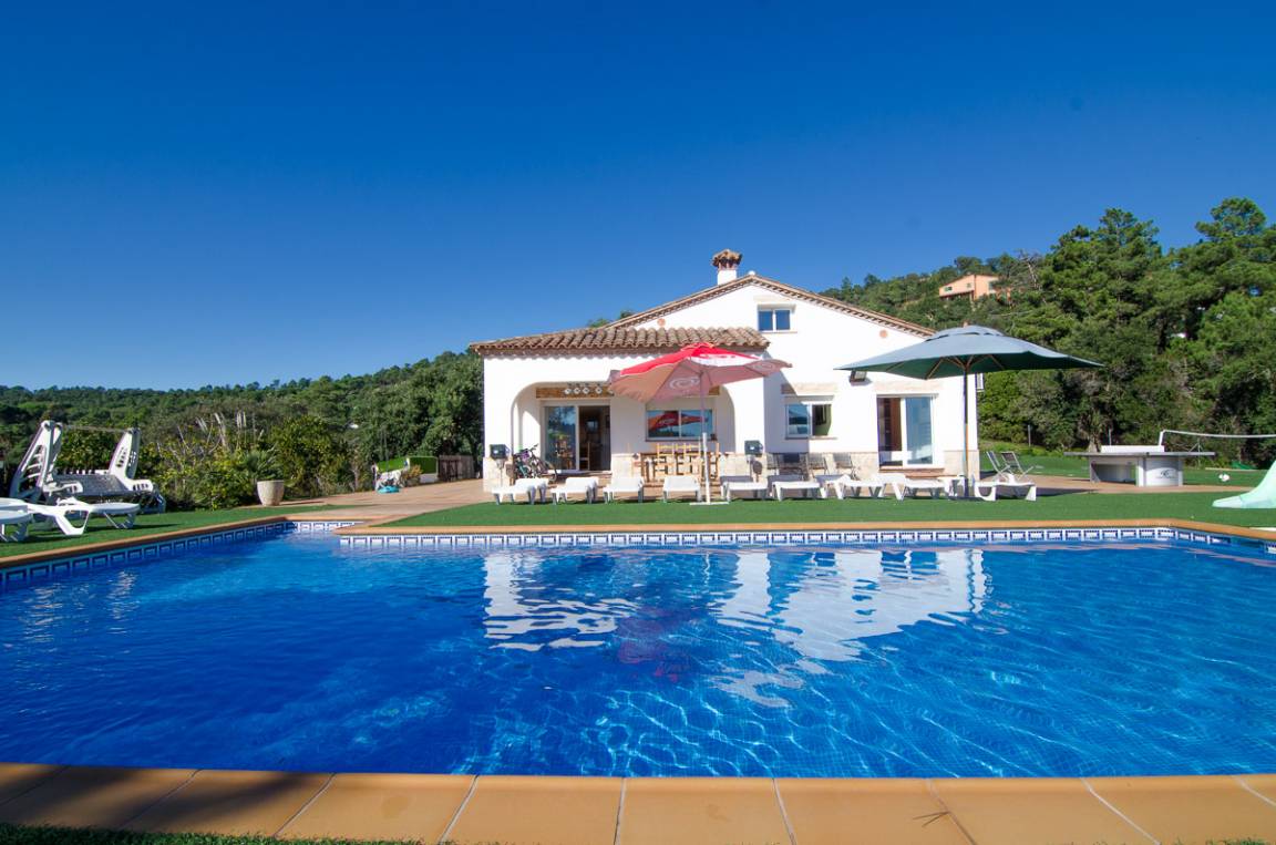 100 M² Villa ∙ 4 Schlafzimmer ∙ 12 Gäste - Lloret de Mar