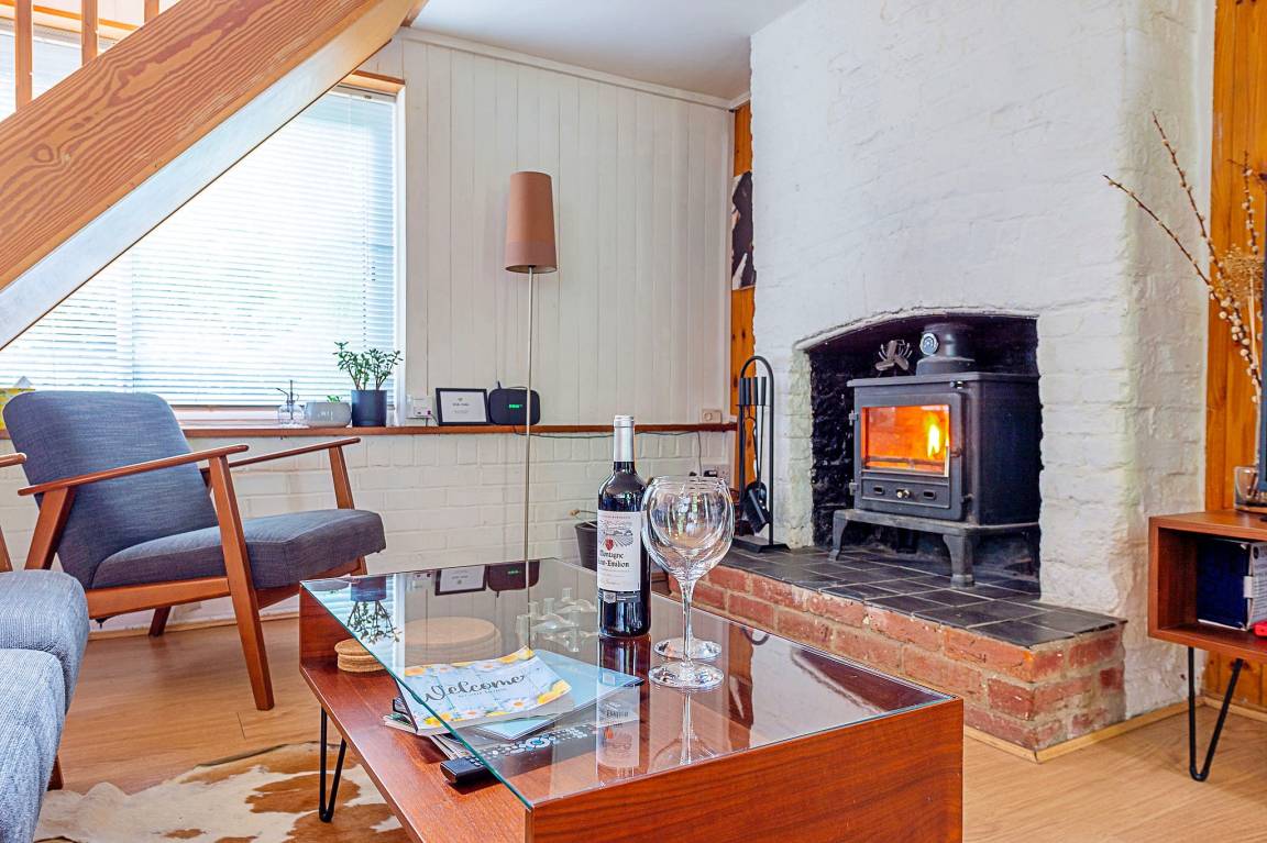 80 M² Studio Flat ∙ 1 Bedroom ∙ 4 Guests - Stevenage